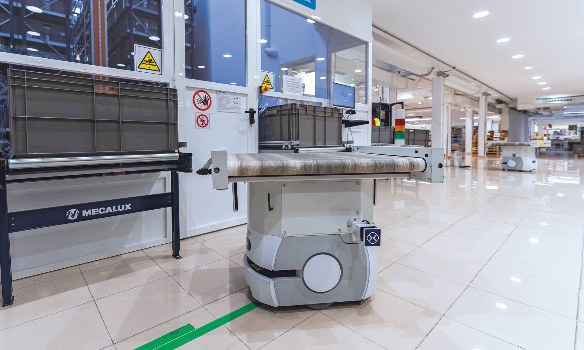 Voici comment fonctionnent les robots AGV - Mecalux Belgique