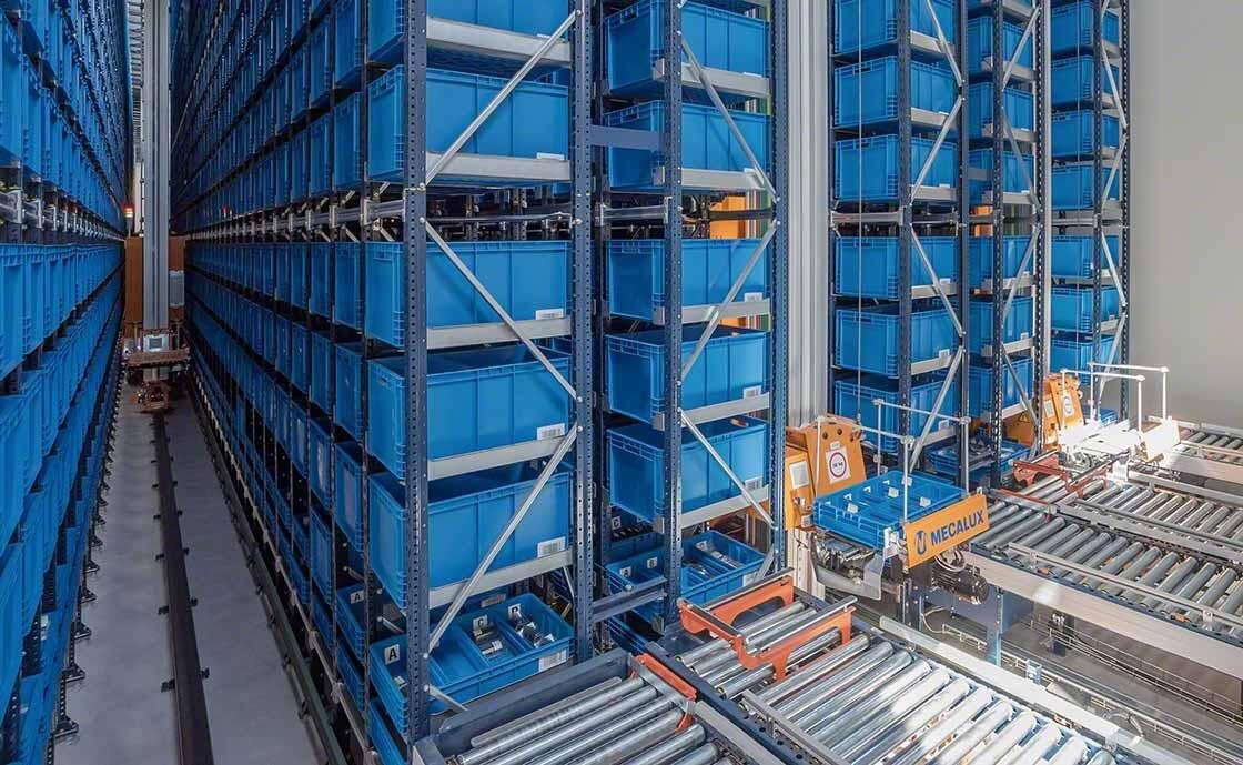 Deux préparations de commandes logistiques - Mecalux Belgique