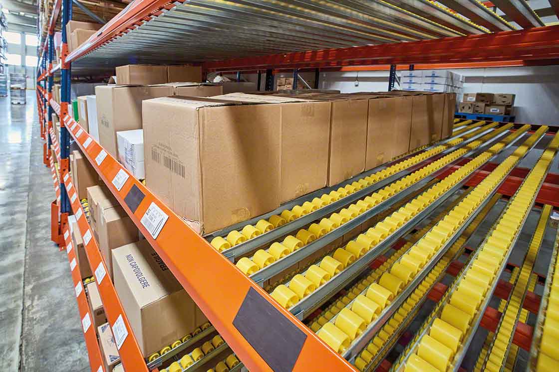 Les types de racks dynamiques pour entrepôt - Mecalux Belgique