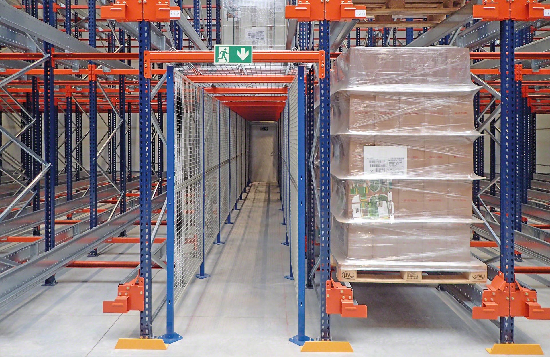 Pallet Shuttle Systeem (Shuttle Stellingen) - Mecalux.be
