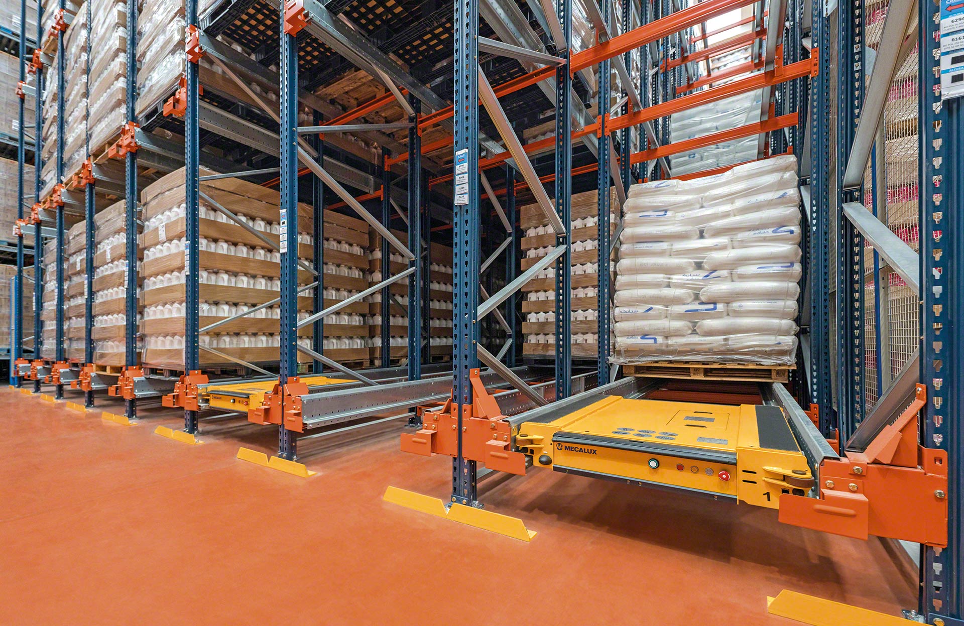 Pallet Shuttle Systeem (Shuttle Stellingen) - Mecalux.be